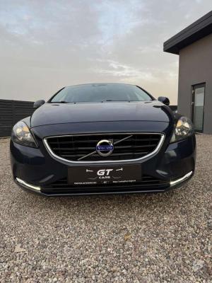 Zils Volvo V40 2014 Alīta, ar dzinēja tilpumu 1.56 L un nobraukumu 256 tūkst. km par 4900 €, foto 2 vietnē AUTOMOTO.COM.LV