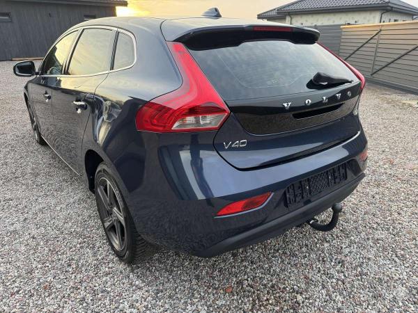 Zils Volvo V40 2014 Alīta, ar dzinēja tilpumu 1.56 L un nobraukumu 256 tūkst. km par 4900 €, foto 5 vietnē AUTOMOTO.COM.LV