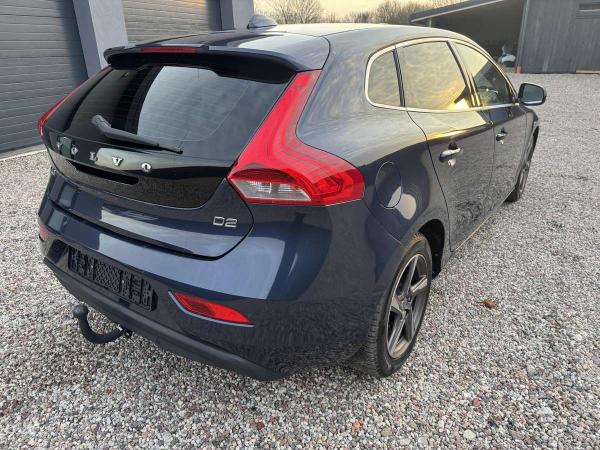 Zils Volvo V40 2014 Alīta, ar dzinēja tilpumu 1.56 L un nobraukumu 256 tūkst. km par 4900 €, foto 6 vietnē AUTOMOTO.COM.LV
