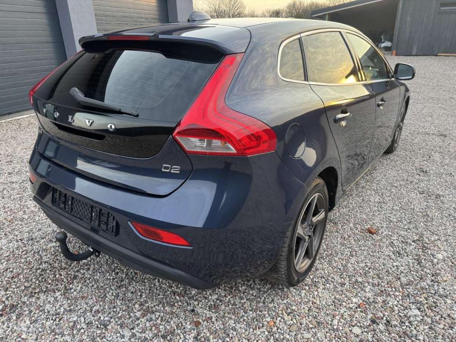 Zils Volvo V40 2014 Alīta, ar dzinēja tilpumu 1.56 L un nobraukumu 256 tūkst. km par 4900 €, foto 6 vietnē AUTOMOTO.COM.LV