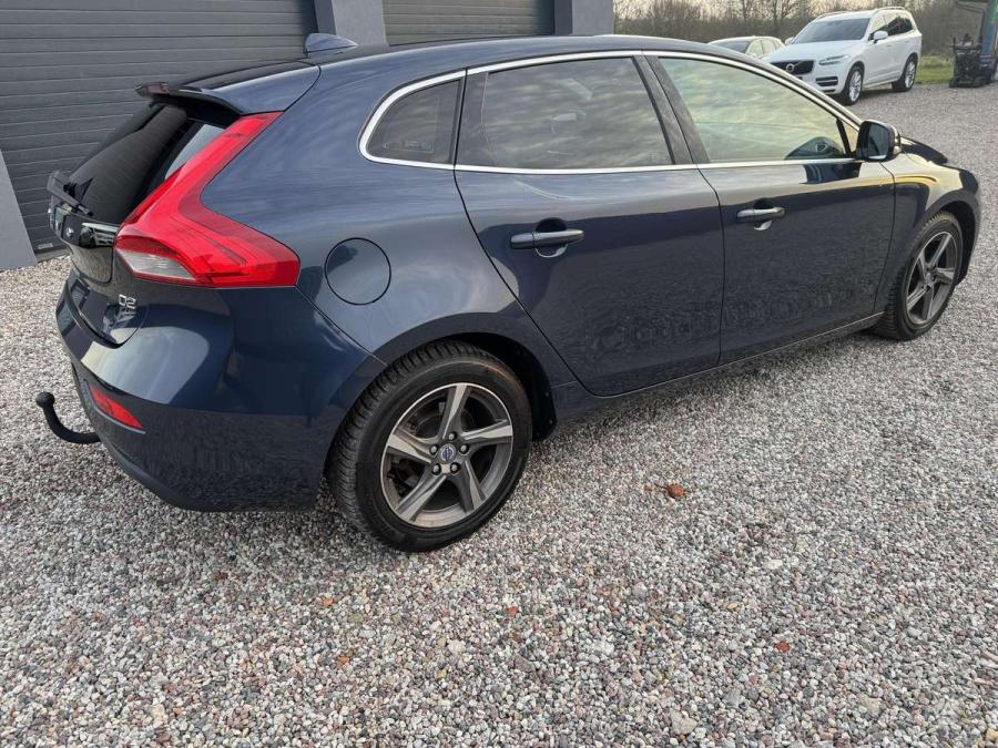 Zils Volvo V40 2014 Alīta, ar dzinēja tilpumu 1.56 L un nobraukumu 256 tūkst. km par 4900 €, foto 7 vietnē AUTOMOTO.COM.LV
