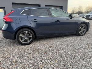 Zils Volvo V40 2014 Alīta, ar dzinēja tilpumu 1.56 L un nobraukumu 256 tūkst. km par 4900 €, foto 8 vietnē AUTOMOTO.COM.LV