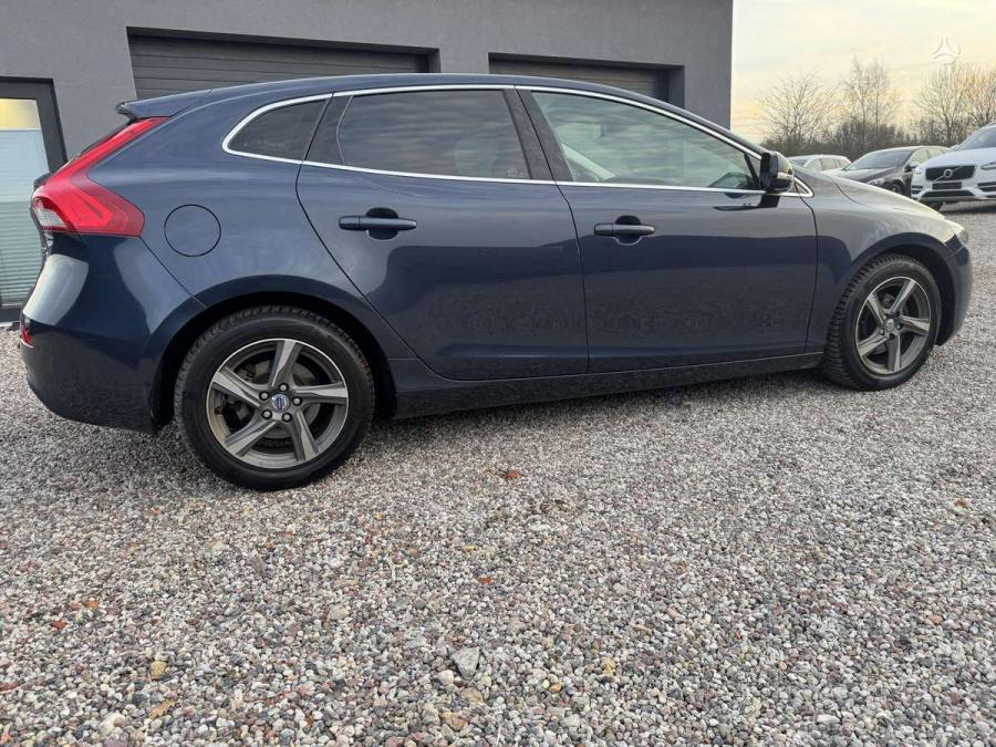 Zils Volvo V40 2014 Alīta, ar dzinēja tilpumu 1.56 L un nobraukumu 256 tūkst. km par 4900 €, foto 8 vietnē AUTOMOTO.COM.LV