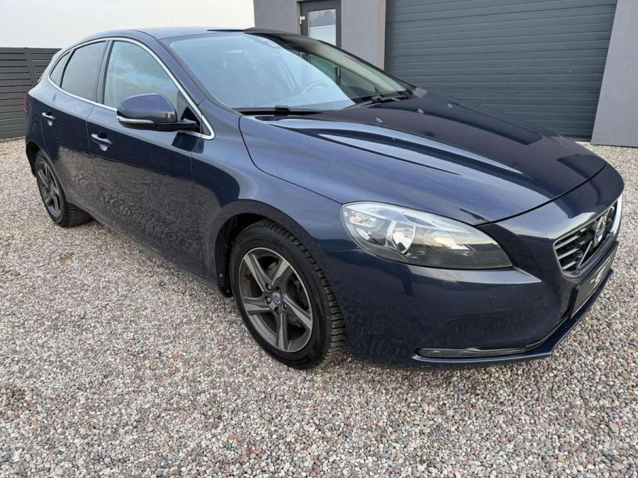 Zils Volvo V40 2014 Alīta, ar dzinēja tilpumu 1.56 L un nobraukumu 256 tūkst. km par 4900 €, foto 10 vietnē AUTOMOTO.COM.LV