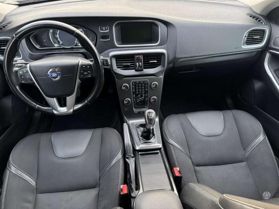 Zils Volvo V40 2014 Alīta, ar dzinēja tilpumu 1.56 L un nobraukumu 256 tūkst. km par 4900 €, foto 16 vietnē AUTOMOTO.COM.LV