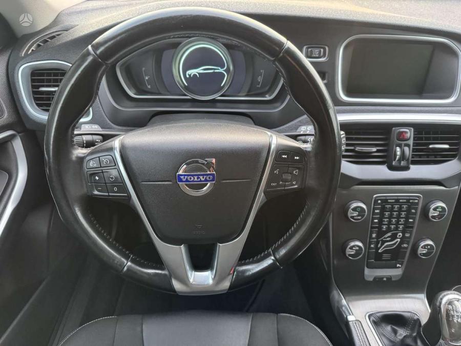 Zils Volvo V40 2014 Alīta, ar dzinēja tilpumu 1.56 L un nobraukumu 256 tūkst. km par 4900 €, foto 18 vietnē AUTOMOTO.COM.LV