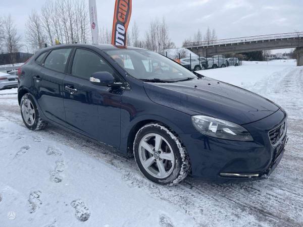 Blue Volvo V40 2014 in Kaunas, with an engine capacity of 1.97 L and mileage of 225 thousand km for 5450 €, photo 2 on AUTOMOTO.COM.LV