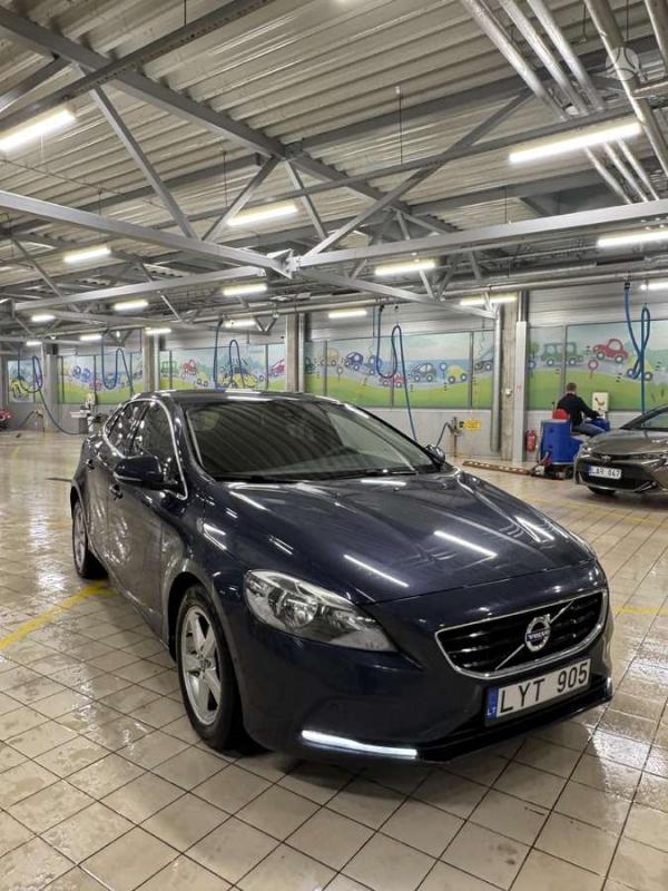 Zils Volvo V40 2014 Viļņa, ar dzinēja tilpumu 1.97 L un nobraukumu 298 tūkst. km par 4450 €, foto 1 vietnē AUTOMOTO.COM.LV