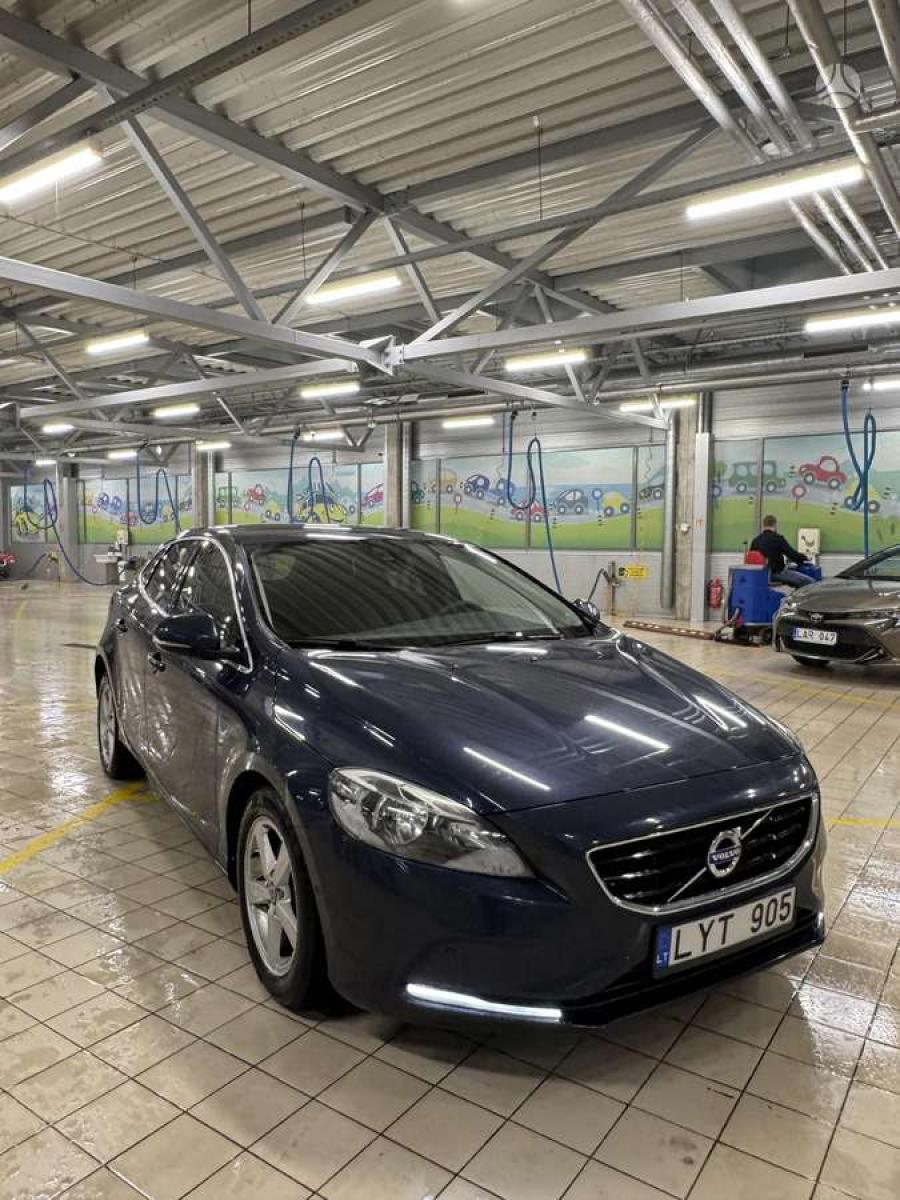 Zils Volvo V40 2014 Viļņa, ar dzinēja tilpumu 1.97 L un nobraukumu 298 tūkst. km par 4450 €, foto 1 vietnē AUTOMOTO.COM.LV