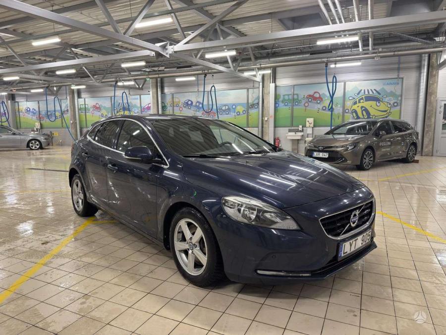 Zils Volvo V40 2014 Viļņa, ar dzinēja tilpumu 1.97 L un nobraukumu 298 tūkst. km par 4450 €, foto 3 vietnē AUTOMOTO.COM.LV