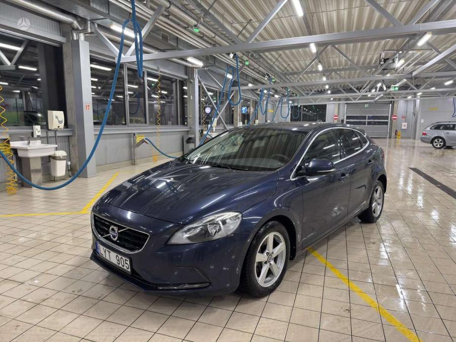 Zils Volvo V40 2014 Viļņa, ar dzinēja tilpumu 1.97 L un nobraukumu 298 tūkst. km par 4450 €, foto 4 vietnē AUTOMOTO.COM.LV