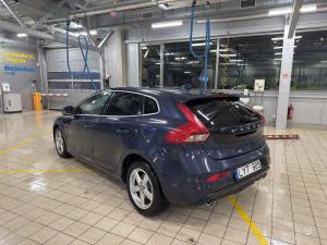Zils Volvo V40 2014 Viļņa, ar dzinēja tilpumu 1.97 L un nobraukumu 298 tūkst. km par 4450 €, foto 5 vietnē AUTOMOTO.COM.LV