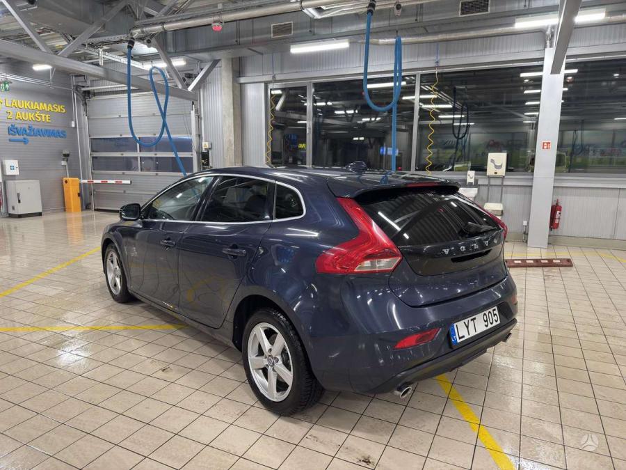 Zils Volvo V40 2014 Viļņa, ar dzinēja tilpumu 1.97 L un nobraukumu 298 tūkst. km par 4450 €, foto 5 vietnē AUTOMOTO.COM.LV