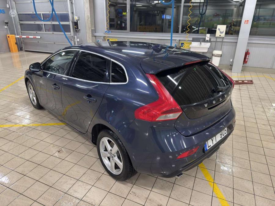 Zils Volvo V40 2014 Viļņa, ar dzinēja tilpumu 1.97 L un nobraukumu 298 tūkst. km par 4450 €, foto 6 vietnē AUTOMOTO.COM.LV