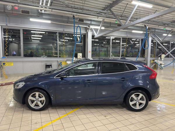 Zils Volvo V40 2014 Viļņa, ar dzinēja tilpumu 1.97 L un nobraukumu 298 tūkst. km par 4450 €, foto 9 vietnē AUTOMOTO.COM.LV