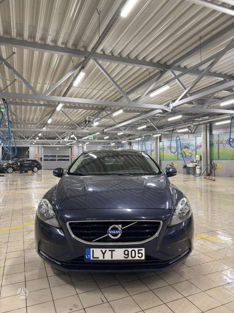 Zils Volvo V40 2014 Viļņa, ar dzinēja tilpumu 1.97 L un nobraukumu 298 tūkst. km par 4450 €, foto 10 vietnē AUTOMOTO.COM.LV