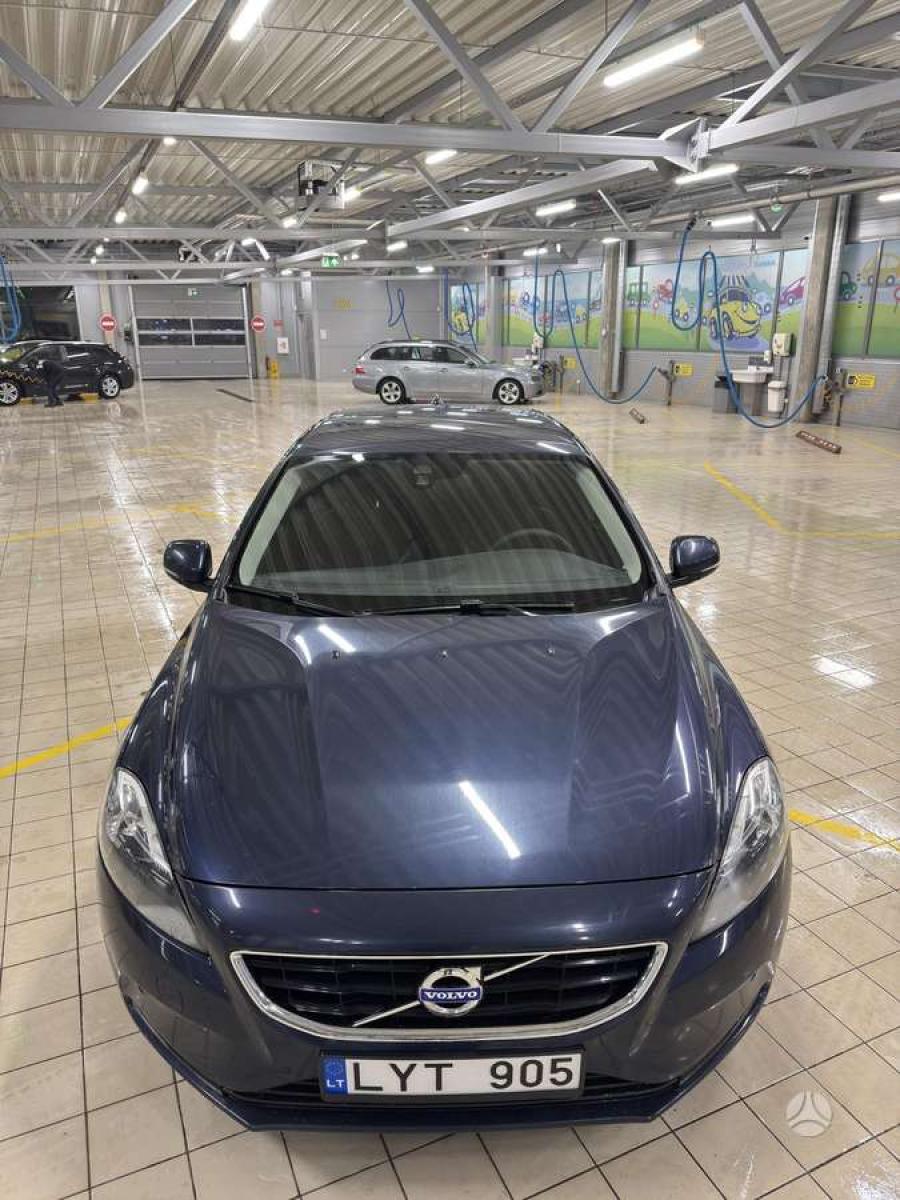 Zils Volvo V40 2014 Viļņa, ar dzinēja tilpumu 1.97 L un nobraukumu 298 tūkst. km par 4450 €, foto 11 vietnē AUTOMOTO.COM.LV