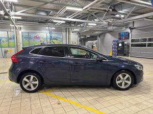 Zils Volvo V40 2014 Viļņa, ar dzinēja tilpumu 1.97 L un nobraukumu 298 tūkst. km par 4450 €, foto 13 vietnē AUTOMOTO.COM.LV