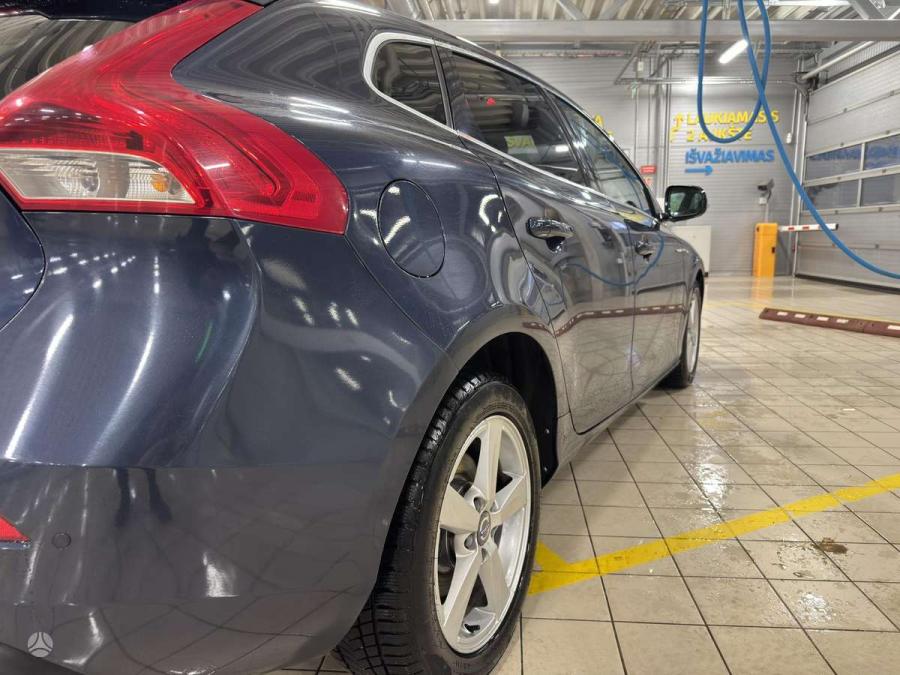 Zils Volvo V40 2014 Viļņa, ar dzinēja tilpumu 1.97 L un nobraukumu 298 tūkst. km par 4450 €, foto 14 vietnē AUTOMOTO.COM.LV