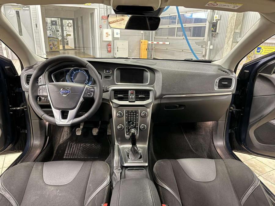 Zils Volvo V40 2014 Viļņa, ar dzinēja tilpumu 1.97 L un nobraukumu 298 tūkst. km par 4450 €, foto 18 vietnē AUTOMOTO.COM.LV