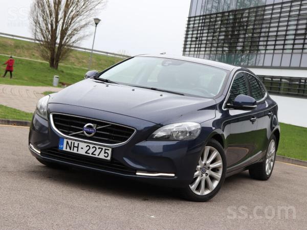 Blue Volvo V40 2014 in Daugavpils, with an engine capacity of 1.60 L and mileage of 238 thousand km for 5850 €, photo 3 on AUTOMOTO.COM.LV