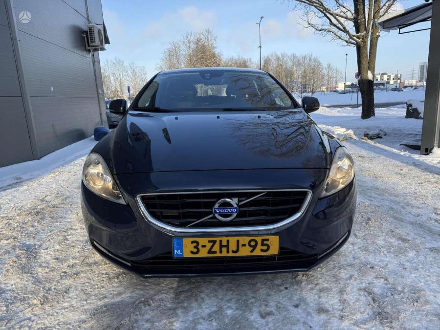 Blue Volvo V40 2014 in Kaunas, with an engine capacity of 1.97 L and mileage of 257 thousand km for 5450 €, photo 2 on AUTOMOTO.COM.LV