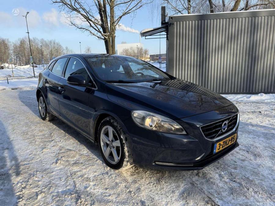 Blue Volvo V40 2014 in Kaunas, with an engine capacity of 1.97 L and mileage of 257 thousand km for 5450 €, photo 4 on AUTOMOTO.COM.LV