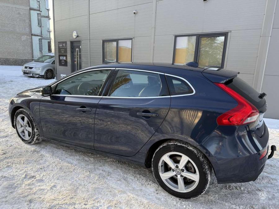 Blue Volvo V40 2014 in Kaunas, with an engine capacity of 1.97 L and mileage of 257 thousand km for 5450 €, photo 11 on AUTOMOTO.COM.LV