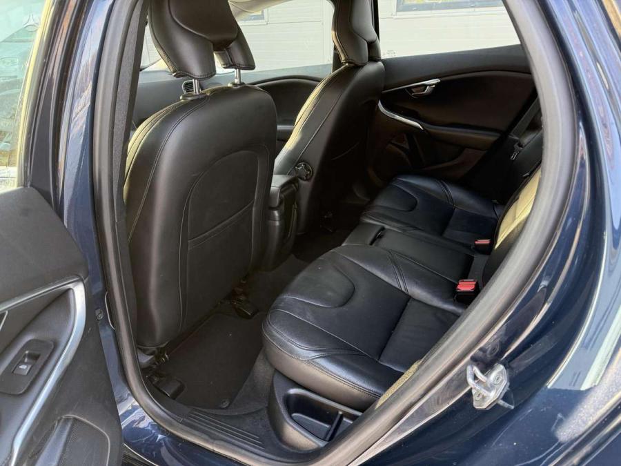 Zils Volvo V40 2014 Kauņa, ar dzinēja tilpumu 1.97 L un nobraukumu 257 tūkst. km par 5450 €, foto 16 vietnē AUTOMOTO.COM.LV