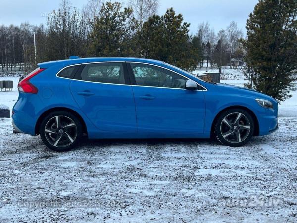 Blue Volvo V40 2014 in Paide, with an engine capacity of 1.60 L and mileage of 273 thousand km for 7290 €, photo 4 on AUTOMOTO.COM.LV