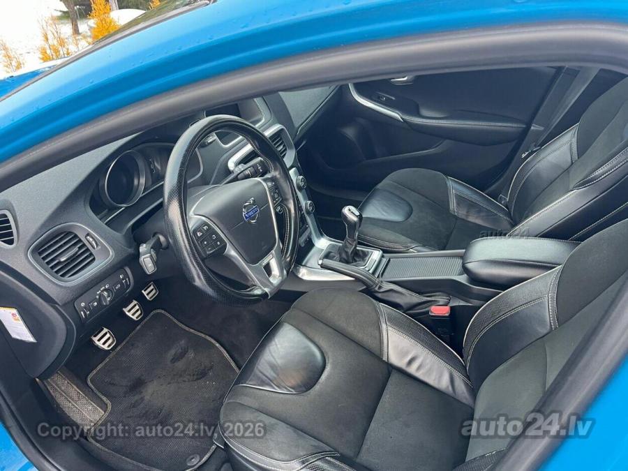 Blue Volvo V40 2014 in Paide, with an engine capacity of 1.60 L and mileage of 273 thousand km for 7290 €, photo 14 on AUTOMOTO.COM.LV