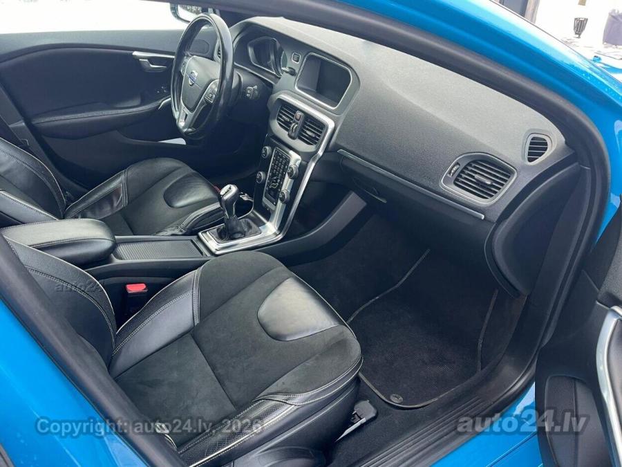 Blue Volvo V40 2014 in Paide, with an engine capacity of 1.60 L and mileage of 273 thousand km for 7290 €, photo 15 on AUTOMOTO.COM.LV