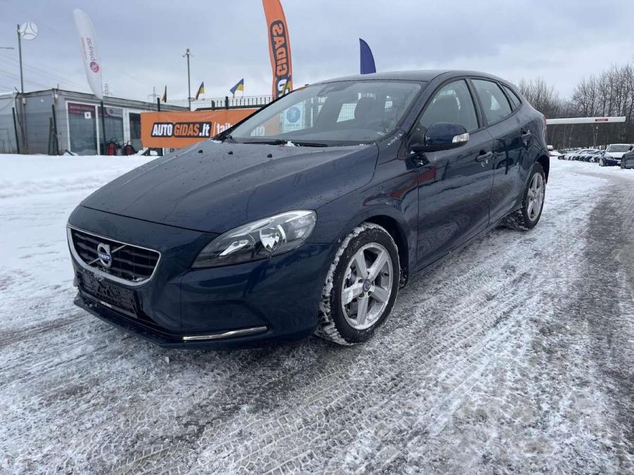 Blue Volvo V40 2014 in Kaunas, with an engine capacity of 1.98 L and mileage of 225 thousand km for 5250 €, photo 1 on AUTOMOTO.COM.LV