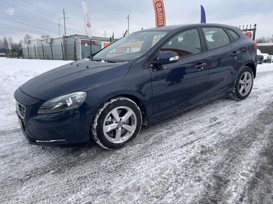 Blue Volvo V40 2014 in Kaunas, with an engine capacity of 1.98 L and mileage of 225 thousand km for 5250 €, photo 2 on AUTOMOTO.COM.LV