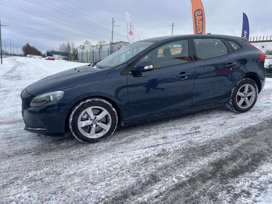 Blue Volvo V40 2014 in Kaunas, with an engine capacity of 1.98 L and mileage of 225 thousand km for 5250 €, photo 3 on AUTOMOTO.COM.LV