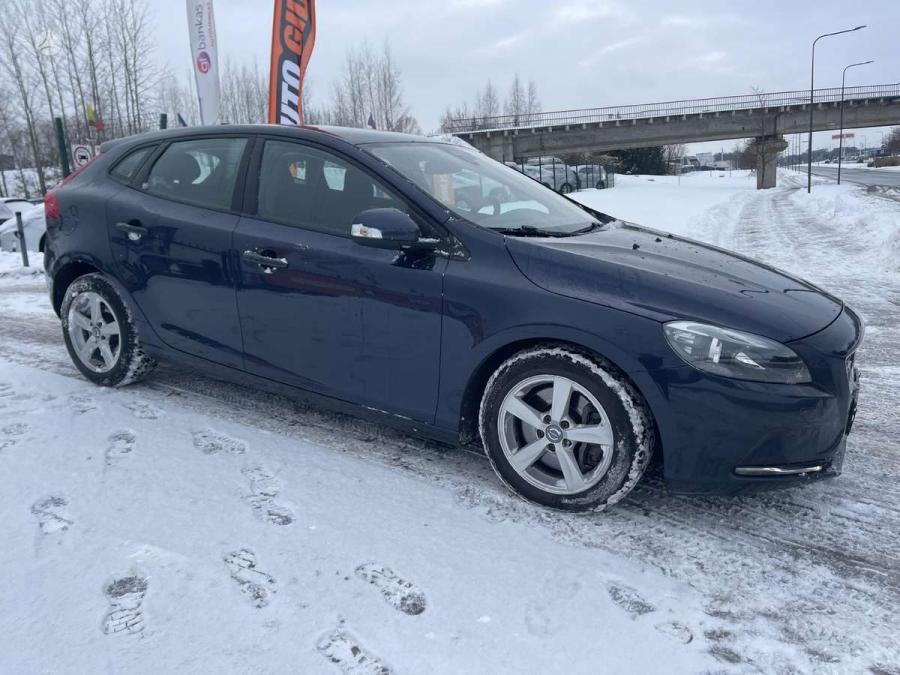 Blue Volvo V40 2014 in Kaunas, with an engine capacity of 1.98 L and mileage of 225 thousand km for 5250 €, photo 7 on AUTOMOTO.COM.LV