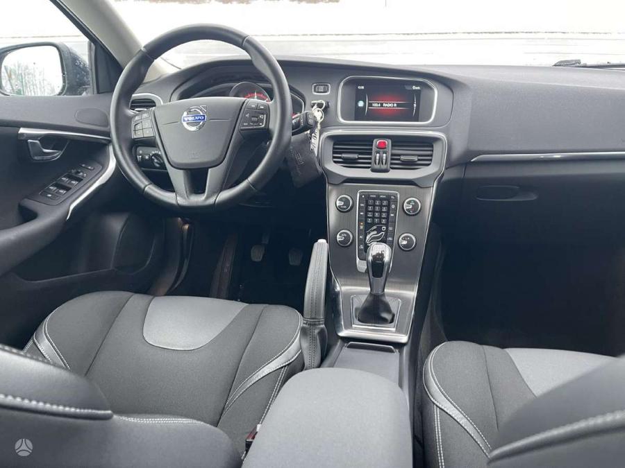 Blue Volvo V40 2014 in Kaunas, with an engine capacity of 1.98 L and mileage of 225 thousand km for 5250 €, photo 26 on AUTOMOTO.COM.LV