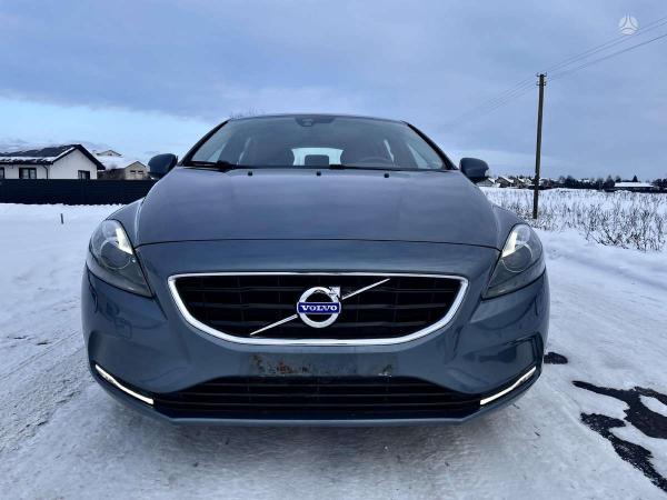 Blue Volvo V40 2014 in Vilnius, with an engine capacity of 1.56 L and mileage of 162 thousand km for 6900 €, photo 2 on AUTOMOTO.COM.LV
