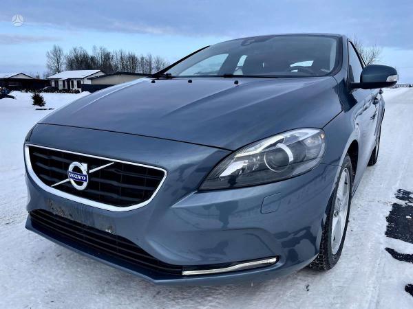 Blue Volvo V40 2014 in Vilnius, with an engine capacity of 1.56 L and mileage of 162 thousand km for 6900 €, photo 3 on AUTOMOTO.COM.LV