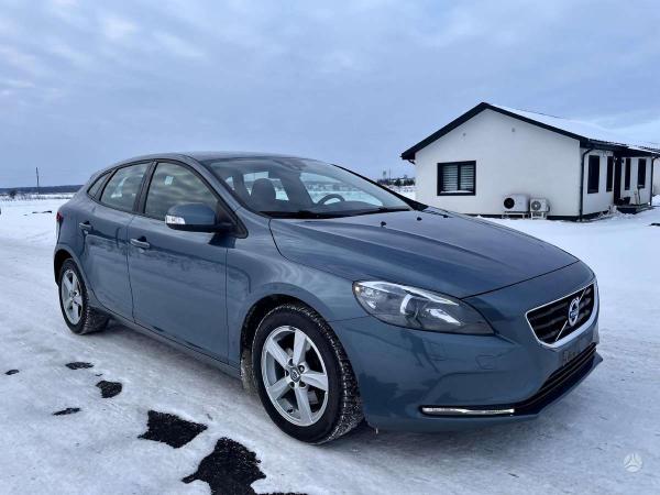 Blue Volvo V40 2014 in Vilnius, with an engine capacity of 1.56 L and mileage of 162 thousand km for 6900 €, photo 6 on AUTOMOTO.COM.LV