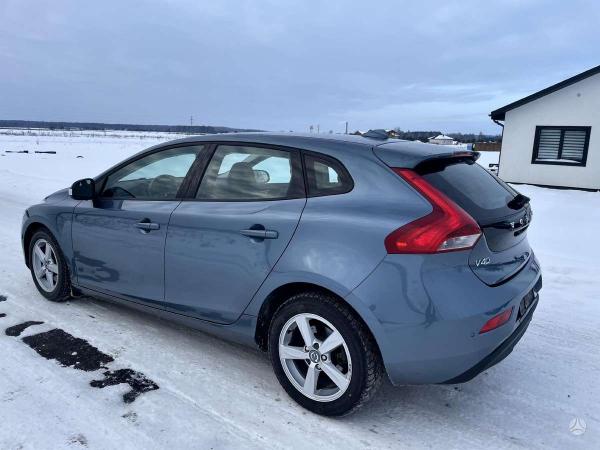 Blue Volvo V40 2014 in Vilnius, with an engine capacity of 1.56 L and mileage of 162 thousand km for 6900 €, photo 8 on AUTOMOTO.COM.LV