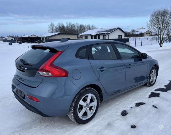 Blue Volvo V40 2014 in Vilnius, with an engine capacity of 1.56 L and mileage of 162 thousand km for 6900 €, photo 9 on AUTOMOTO.COM.LV