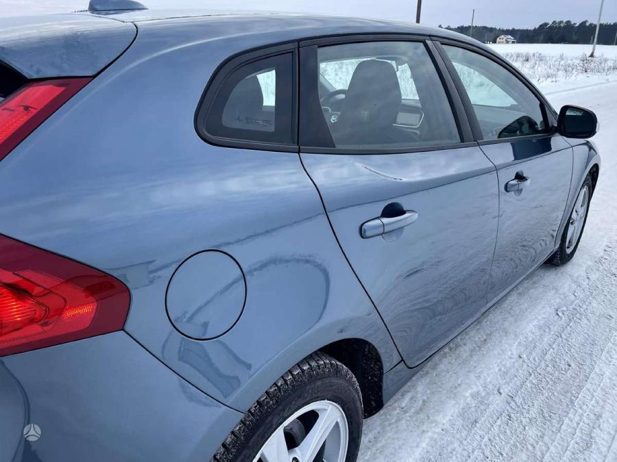 Blue Volvo V40 2014 in Vilnius, with an engine capacity of 1.56 L and mileage of 162 thousand km for 6900 €, photo 12 on AUTOMOTO.COM.LV