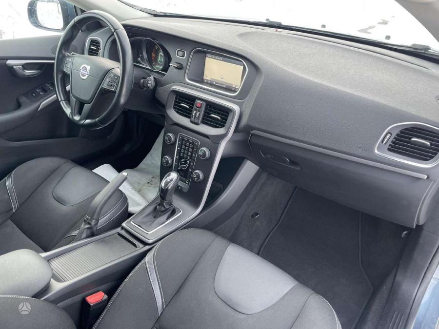 Blue Volvo V40 2014 in Vilnius, with an engine capacity of 1.56 L and mileage of 162 thousand km for 6900 €, photo 14 on AUTOMOTO.COM.LV
