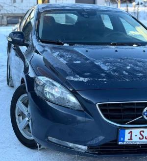 Blue Volvo V40 2014 in Kaunas, with an engine capacity of 1.56 L and mileage of 280 thousand km for 5499 €, photo 2 on AUTOMOTO.COM.LV