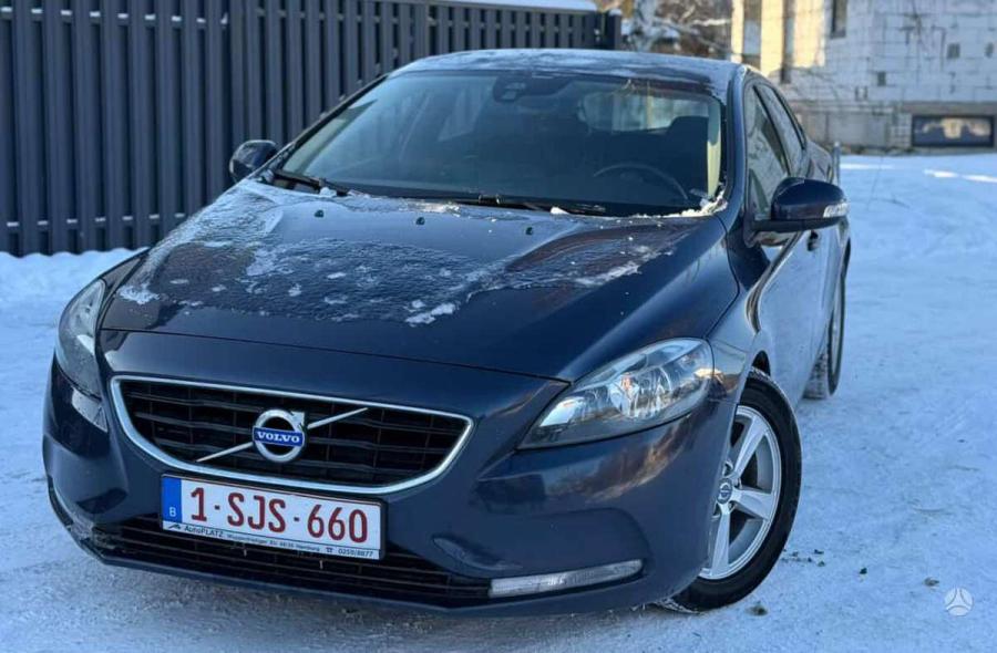 Blue Volvo V40 2014 in Kaunas, with an engine capacity of 1.56 L and mileage of 280 thousand km for 5499 €, photo 3 on AUTOMOTO.COM.LV