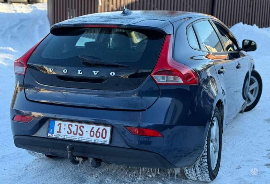 Blue Volvo V40 2014 in Kaunas, with an engine capacity of 1.56 L and mileage of 280 thousand km for 5499 €, photo 8 on AUTOMOTO.COM.LV