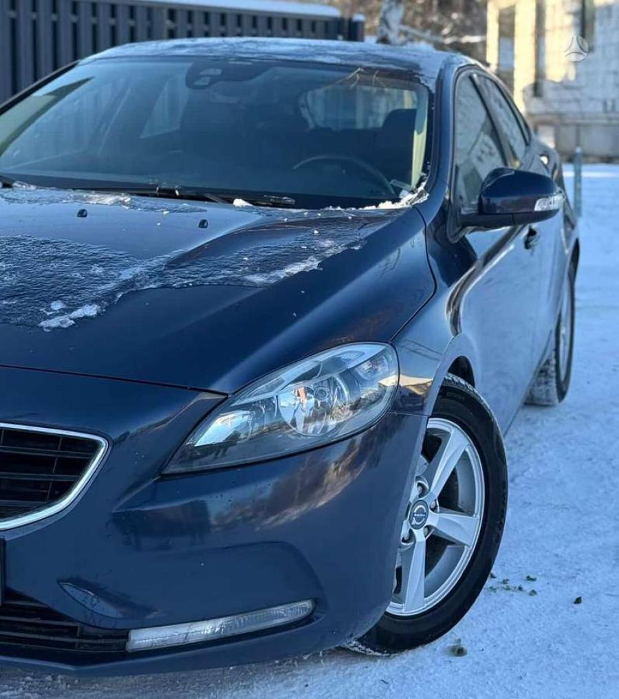 Blue Volvo V40 2014 in Kaunas, with an engine capacity of 1.56 L and mileage of 280 thousand km for 5499 €, photo 11 on AUTOMOTO.COM.LV