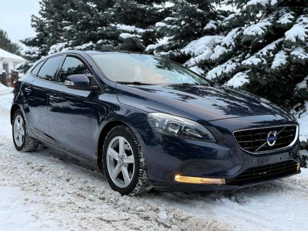 Zils Volvo V40 2014 Utena, ar dzinēja tilpumu 1.56 L un nobraukumu 248 tūkst. km par 5990 €, foto 2 vietnē AUTOMOTO.COM.LV