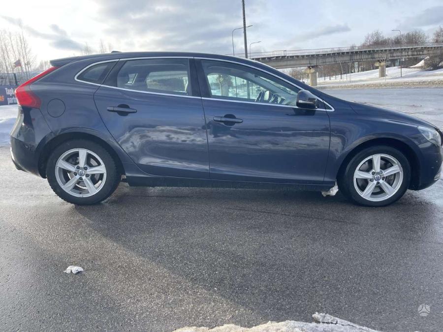Zils Volvo V40 2014 Kauņa, ar dzinēja tilpumu 2.00 L un nobraukumu 258 tūkst. km par 5950 €, foto 8 vietnē AUTOMOTO.COM.LV